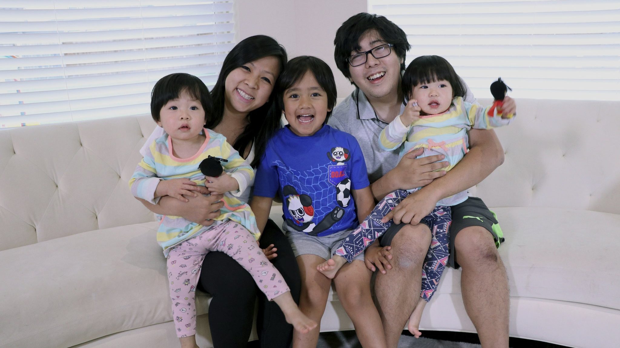 Millonarios con solo 8 años de edad, así son los niños 'youtubers ...