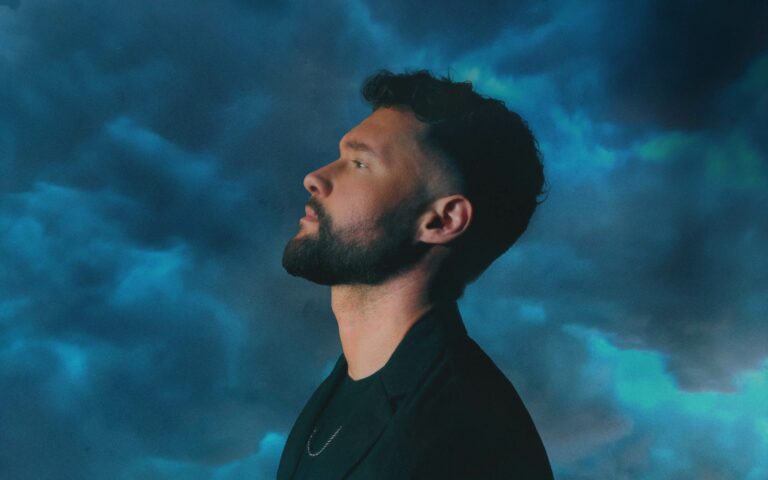 Calum Scott esperanzador el nuevo single llamado "Lighthouse ...